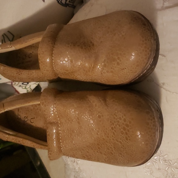 b.o.c. | Shoes | Boc Clogs Tan Sz 7 | Poshmark
